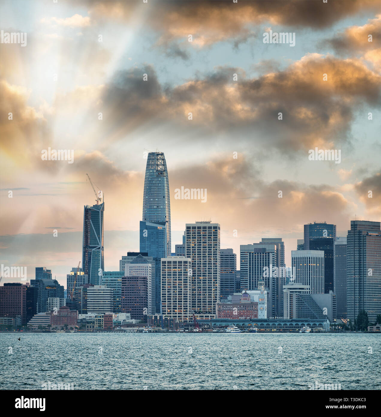 San Francisco, California. Panoramic sunset view of Downtown skyline ...