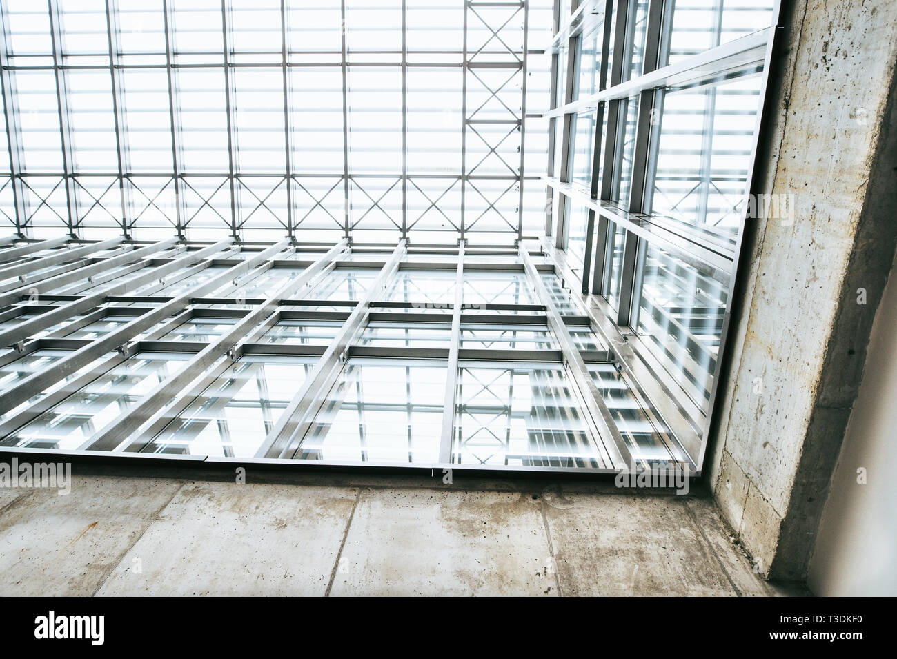 Modern open plan building hi-res stock photography and images - Alamy