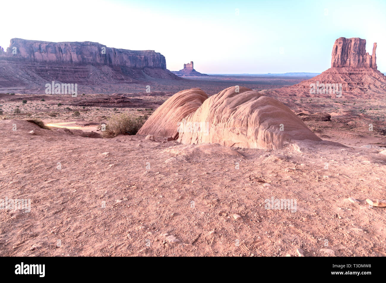Red rocks of Monument Valley on a clear summer day, United States Stock ...