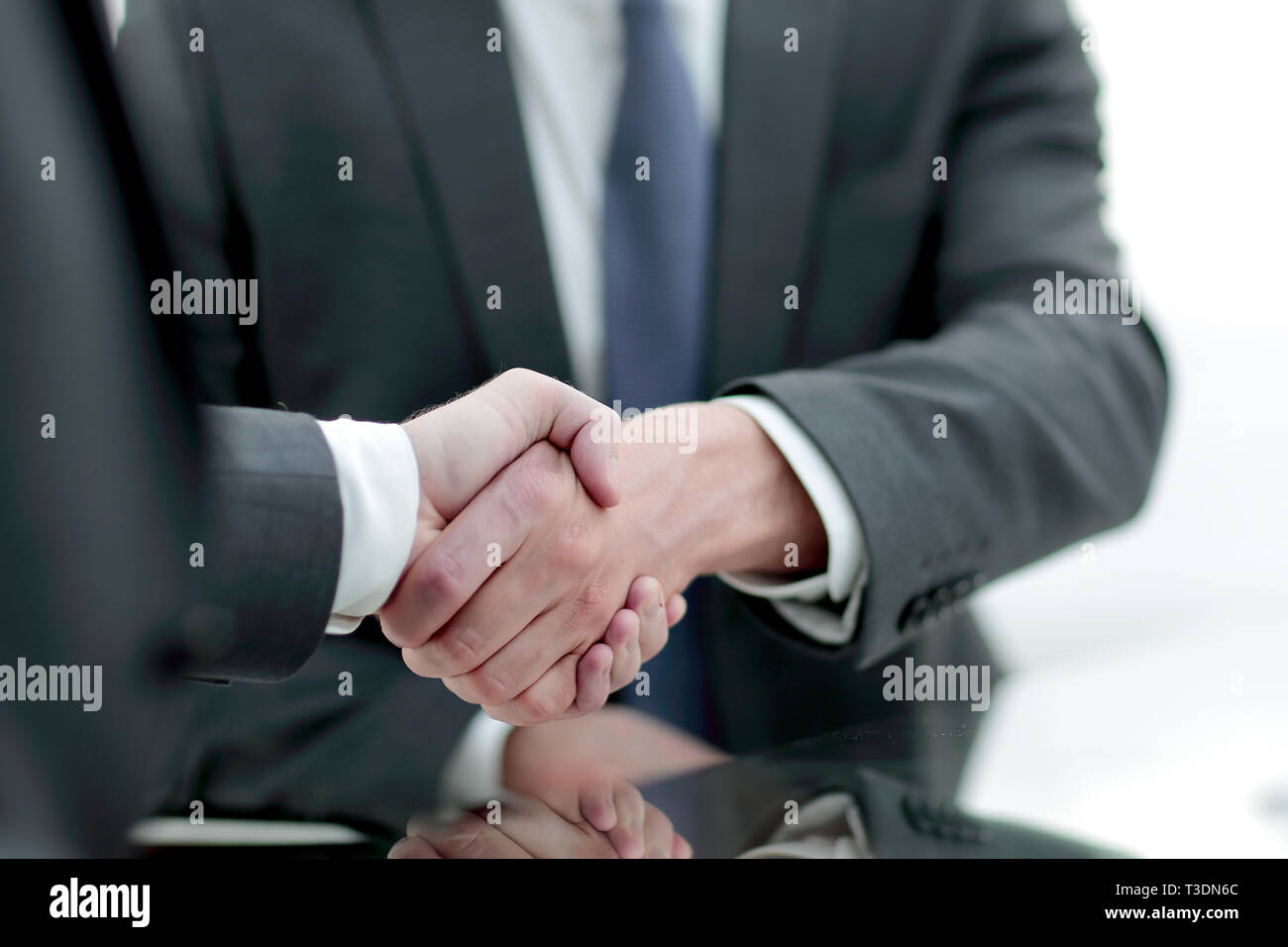 close up. handshake business people Stock Photo - Alamy