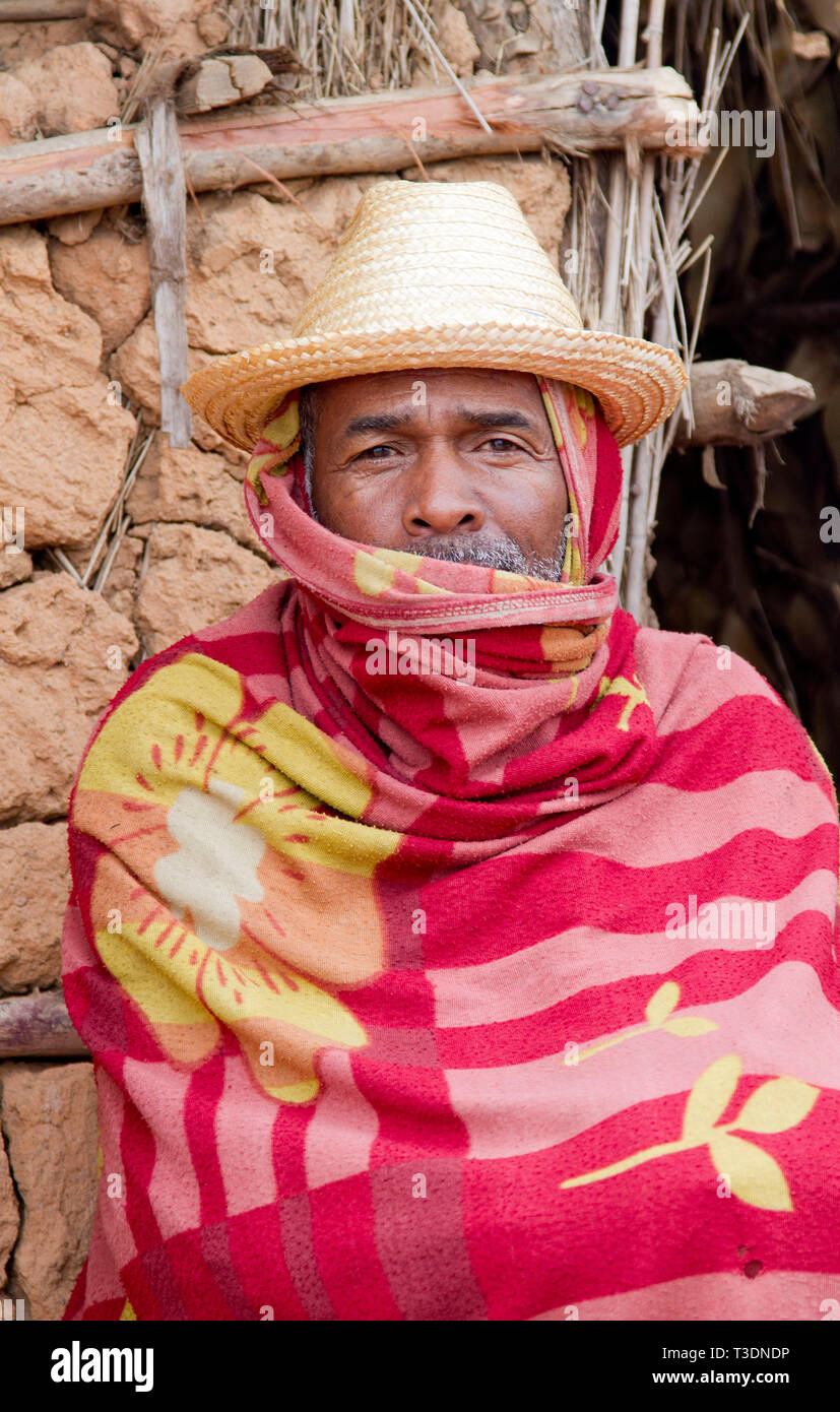 Madagascar traditional clothing hi-res stock photography and images - Alamy