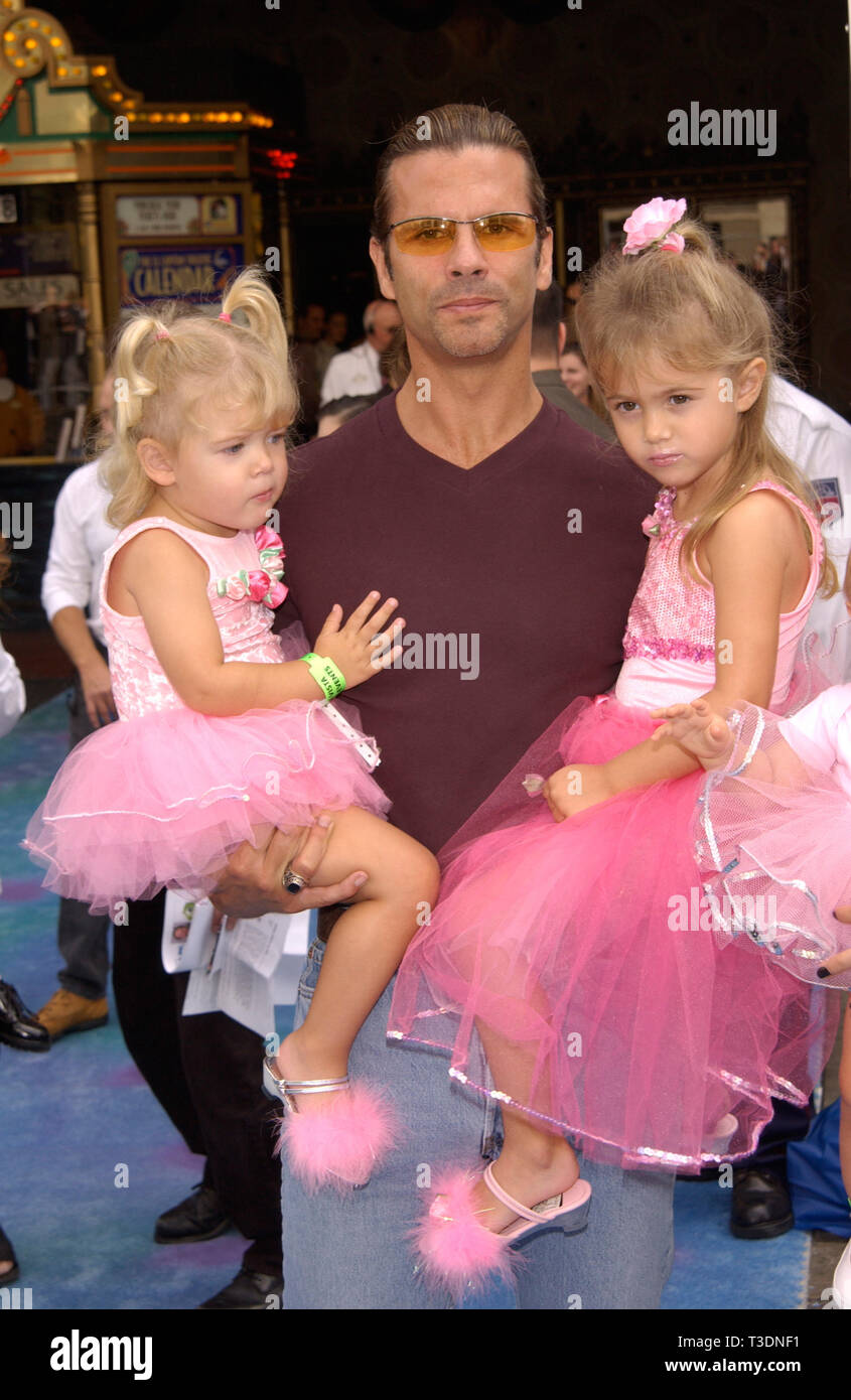 LOS ANGELES, CA. October 28, 2001: Actor LORENZO LAMAS & daughters ...