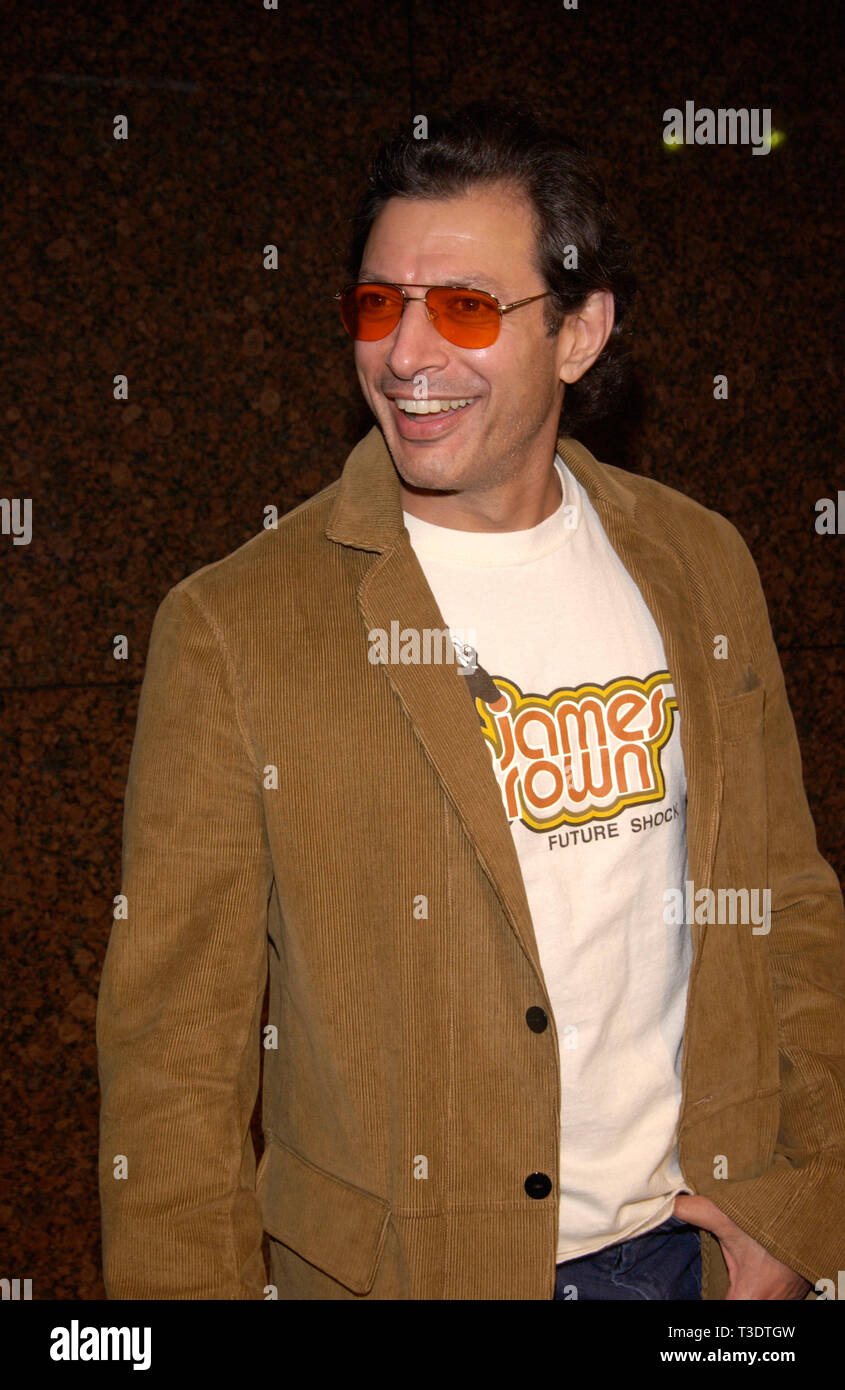 LOS ANGELES, CA. November 15, 2001: Actor JEFF GOLDBLUM arriving at the ...