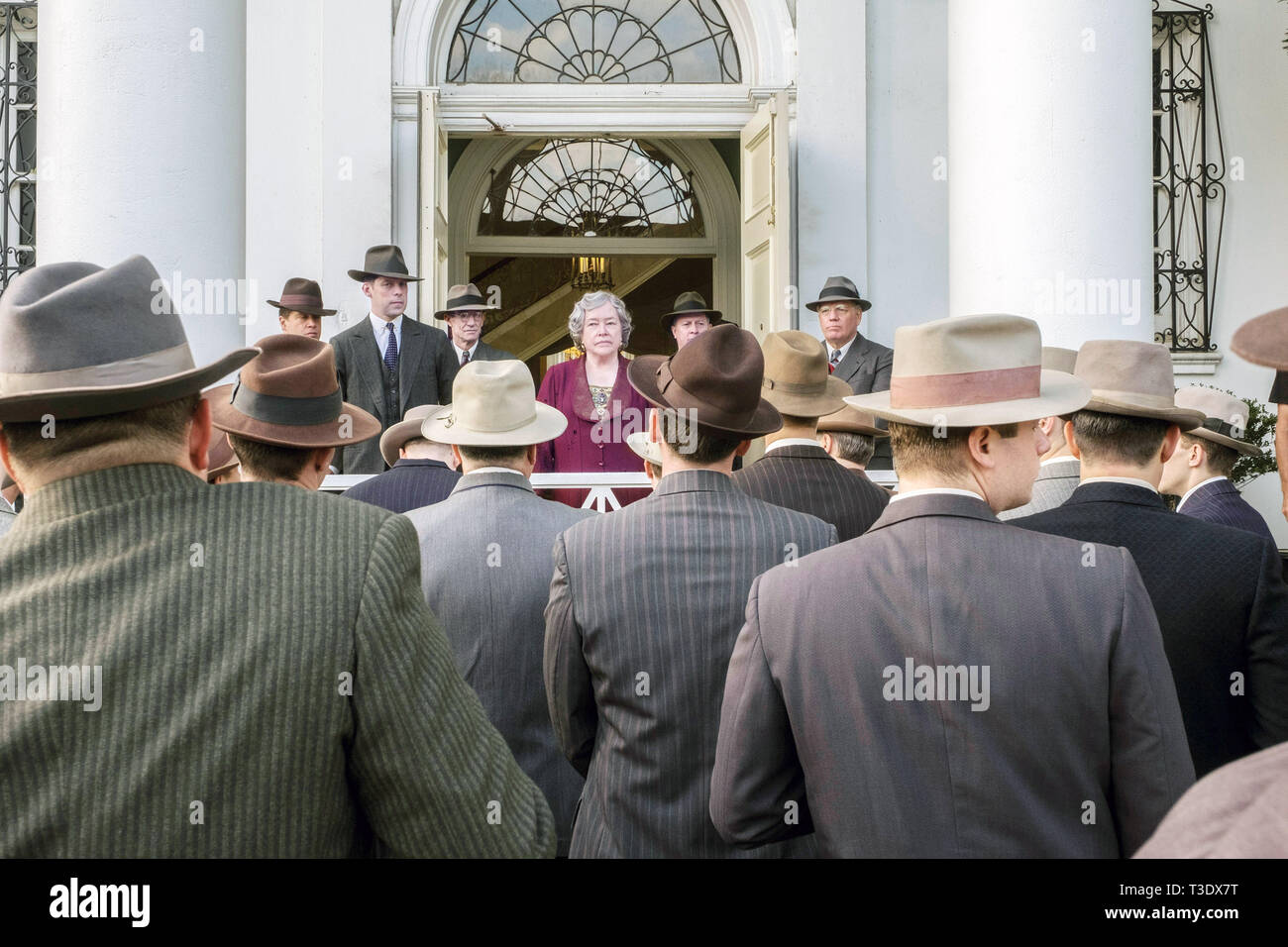 THE HIGHWAYMEN, Kathy Bates (background at center), 2019. ph: Merrick ...