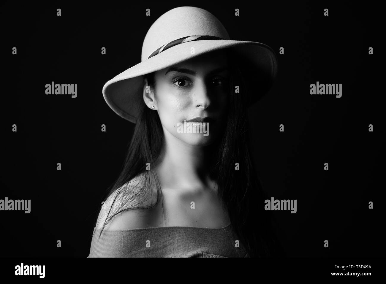 Fashion studio photoshoot hi-res stock photography and images - Alamy