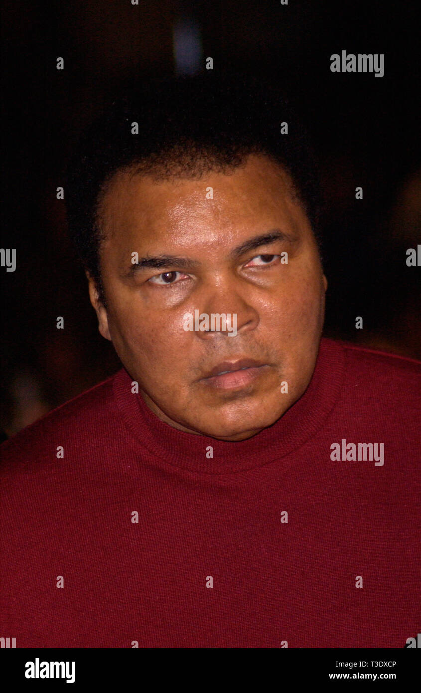 LOS ANGELES, CA. December 12, 2001: Former world heavyweight boxing ...