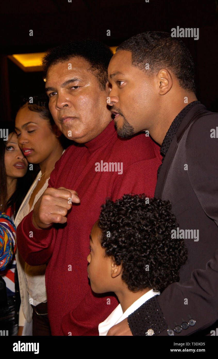 LOS ANGELES, CA. December 12, 2001: Former world heavyweight boxing ...