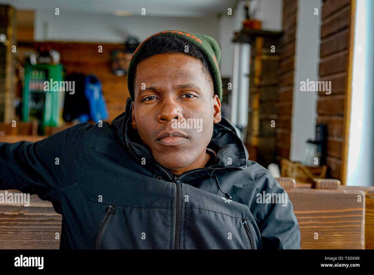 Black man looking away hi-res stock photography and images - Alamy