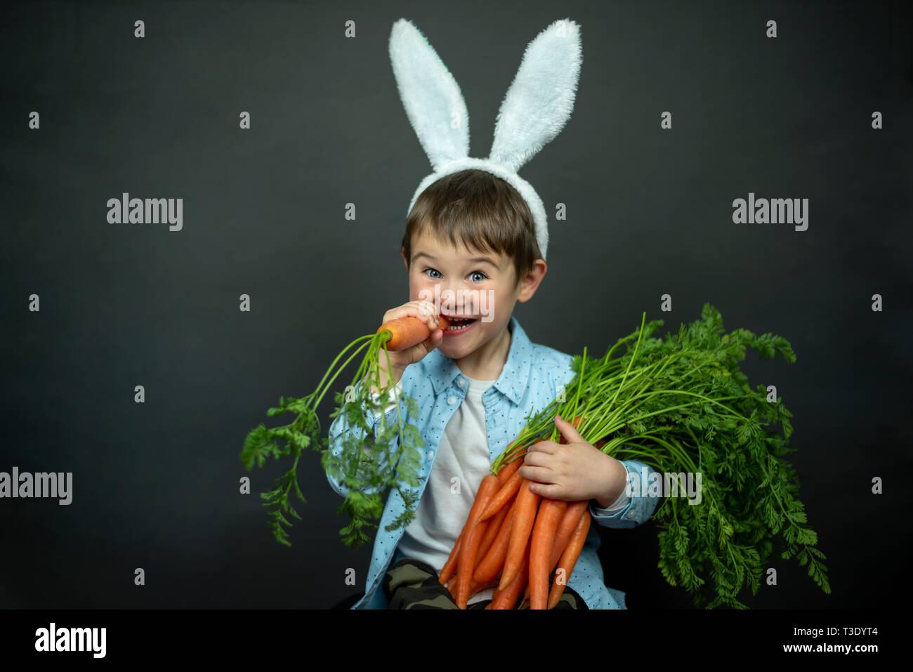 Child bite carrot hi-res stock photography and images - Alamy