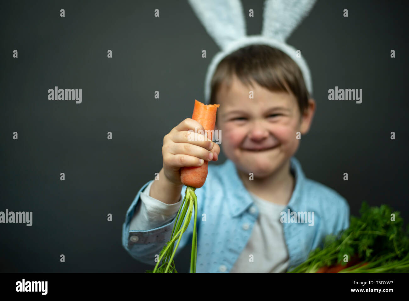 Child bite carrot hi-res stock photography and images - Alamy