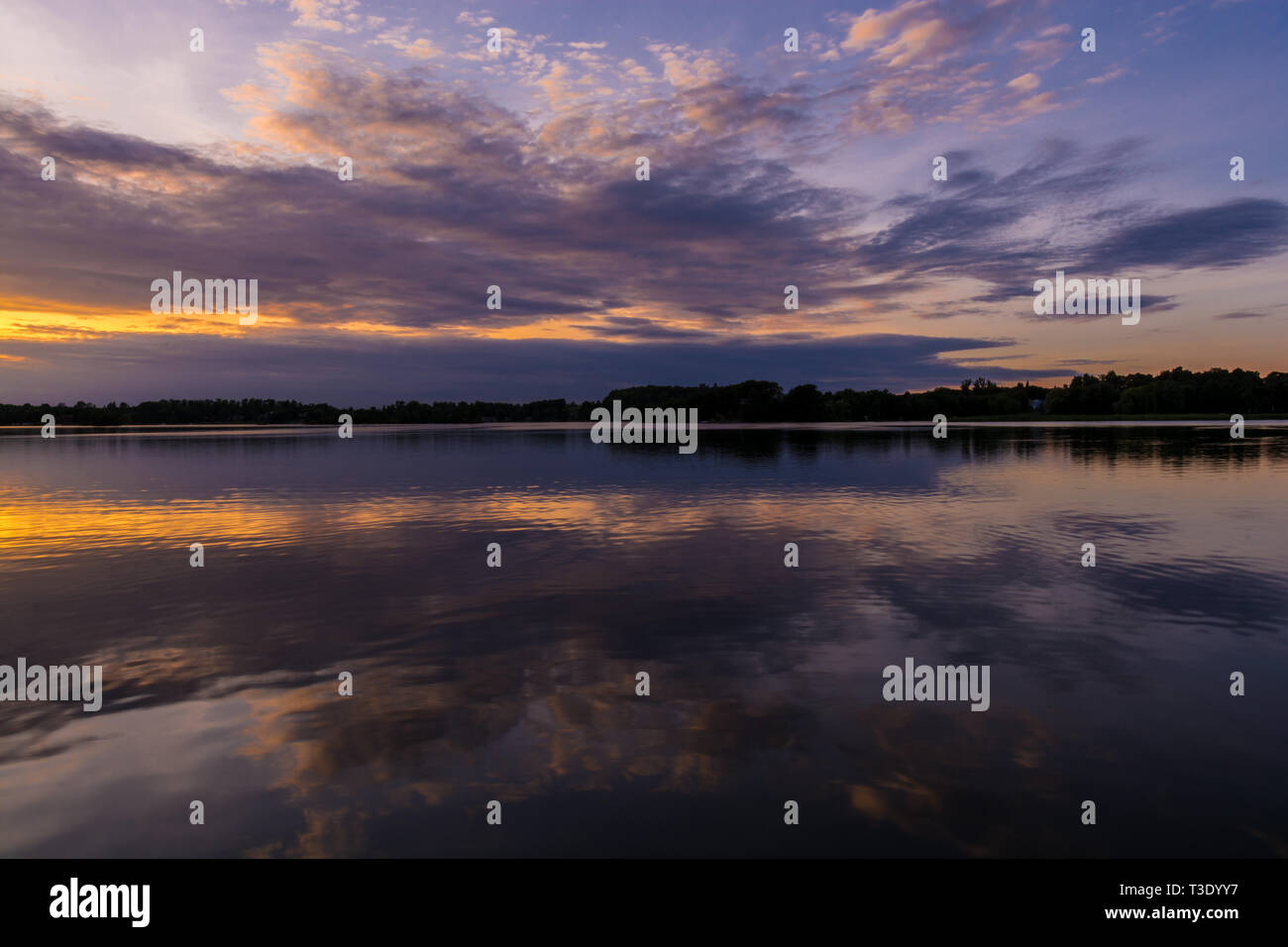 Cottage country lake sunset scene Stock Photo - Alamy