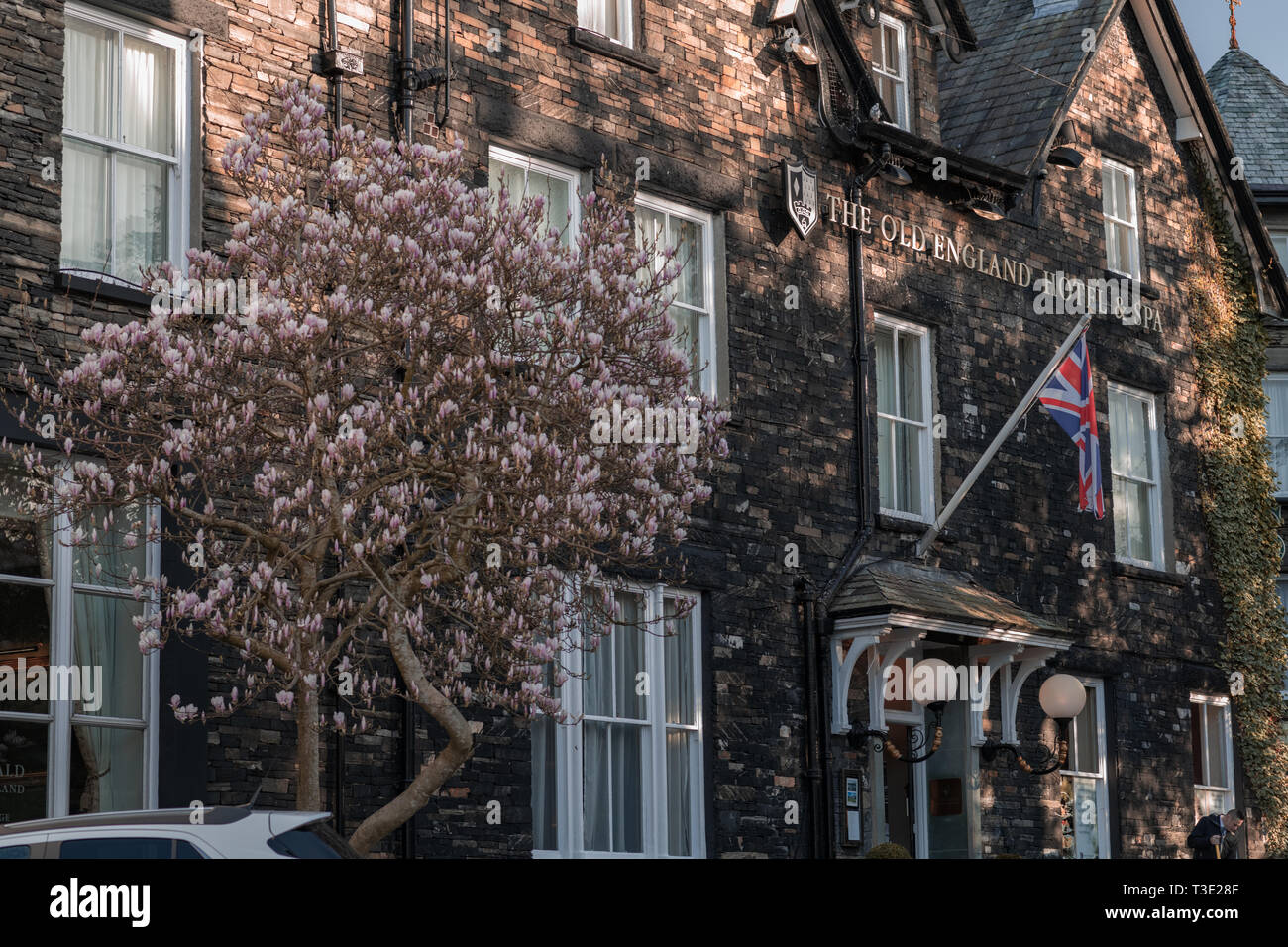 Old english shop front hi-res stock photography and images - Alamy