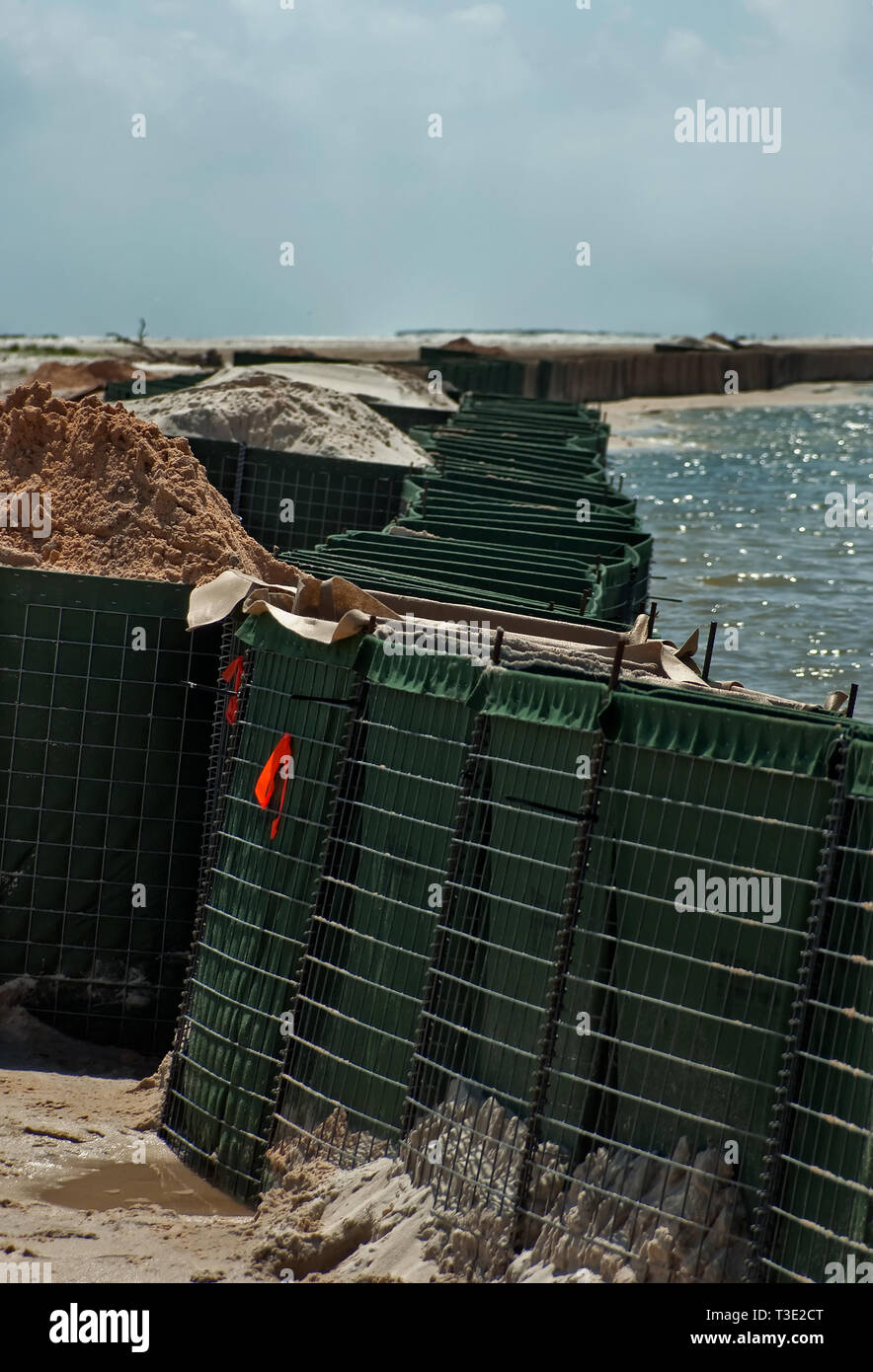 Hesco barrier hi-res stock photography and images - Alamy