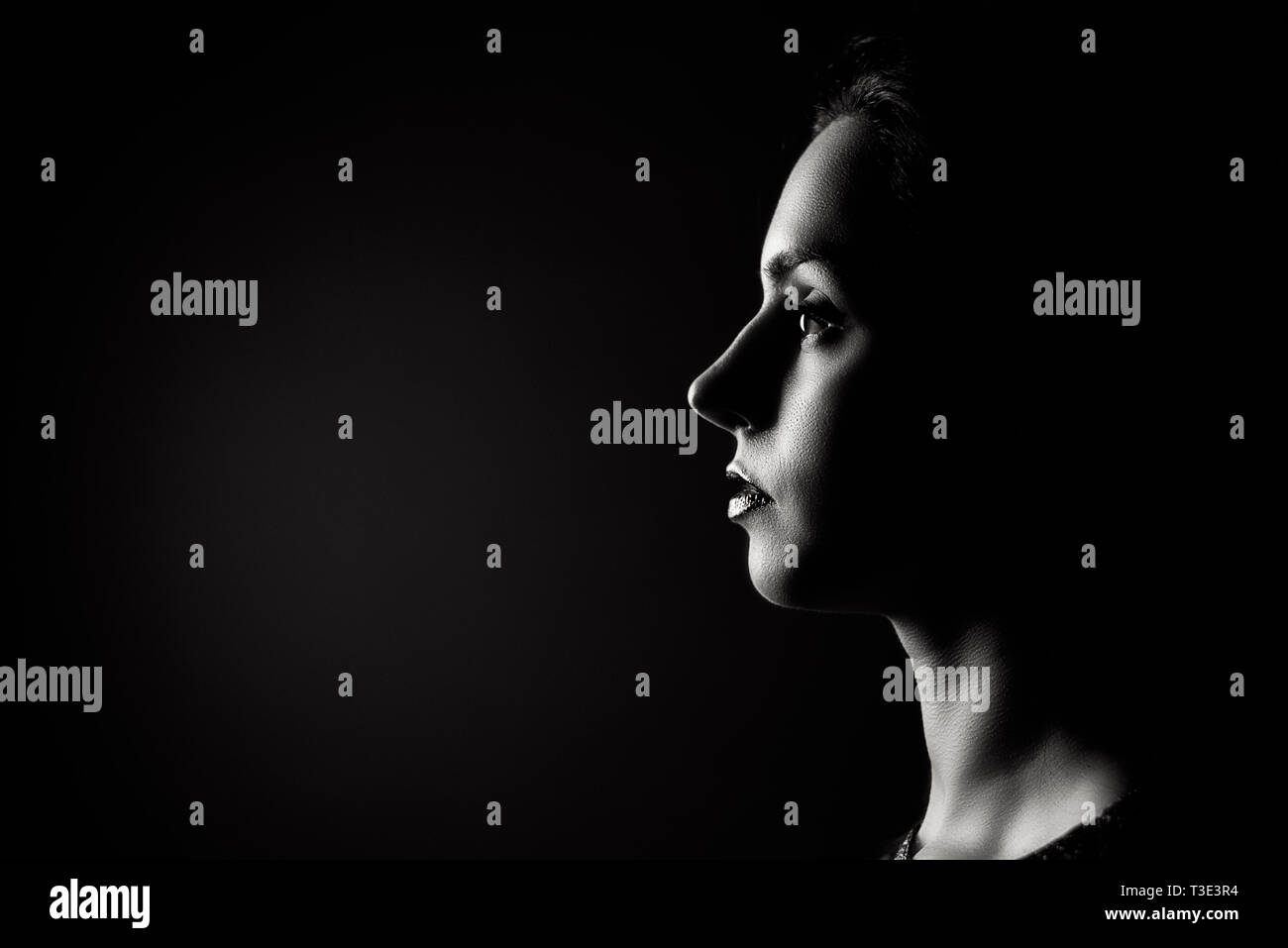 Studio model profile hi-res stock photography and images - Alamy