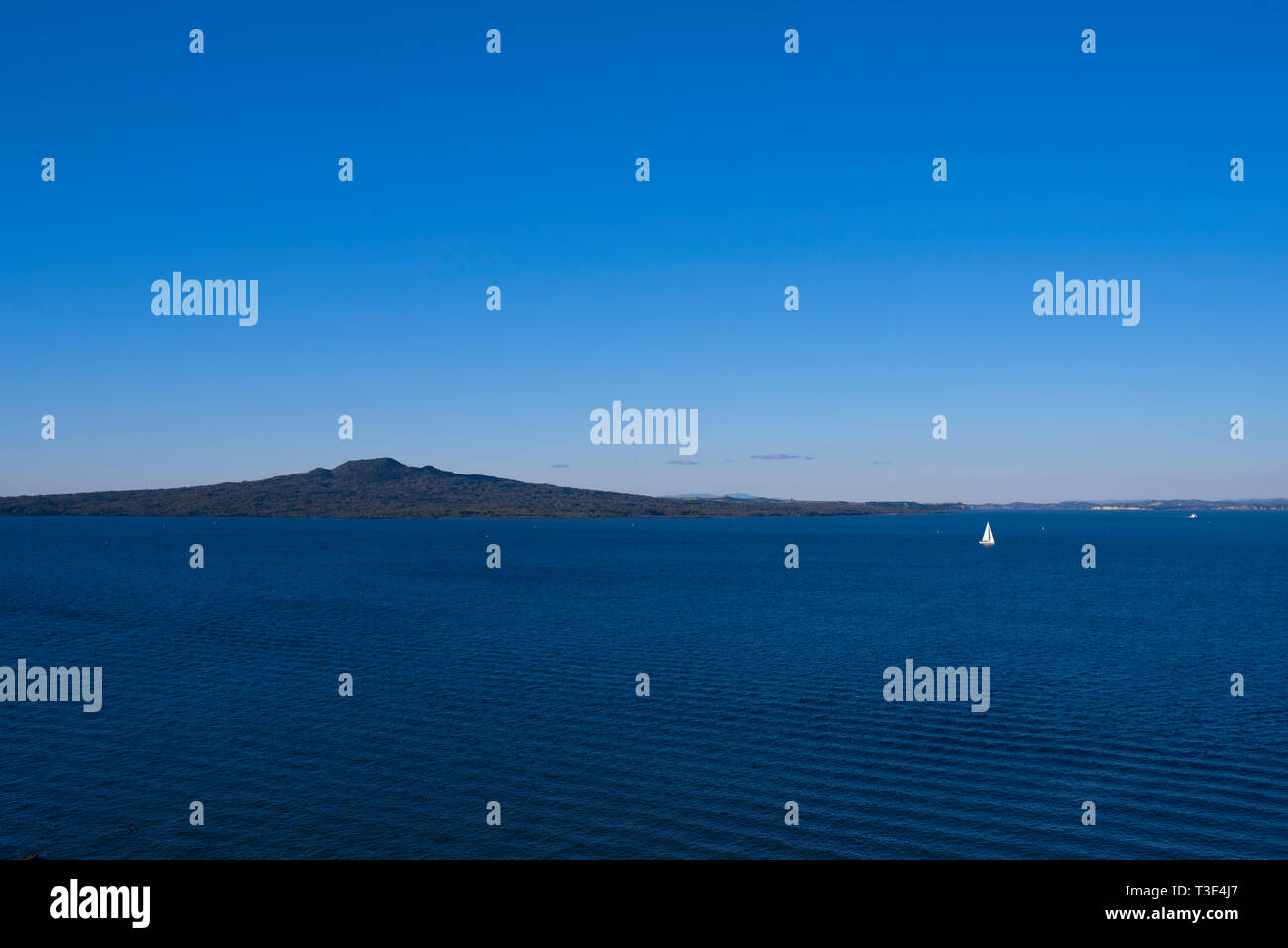 Pacific island coastal landscapes hi-res stock photography and images ...