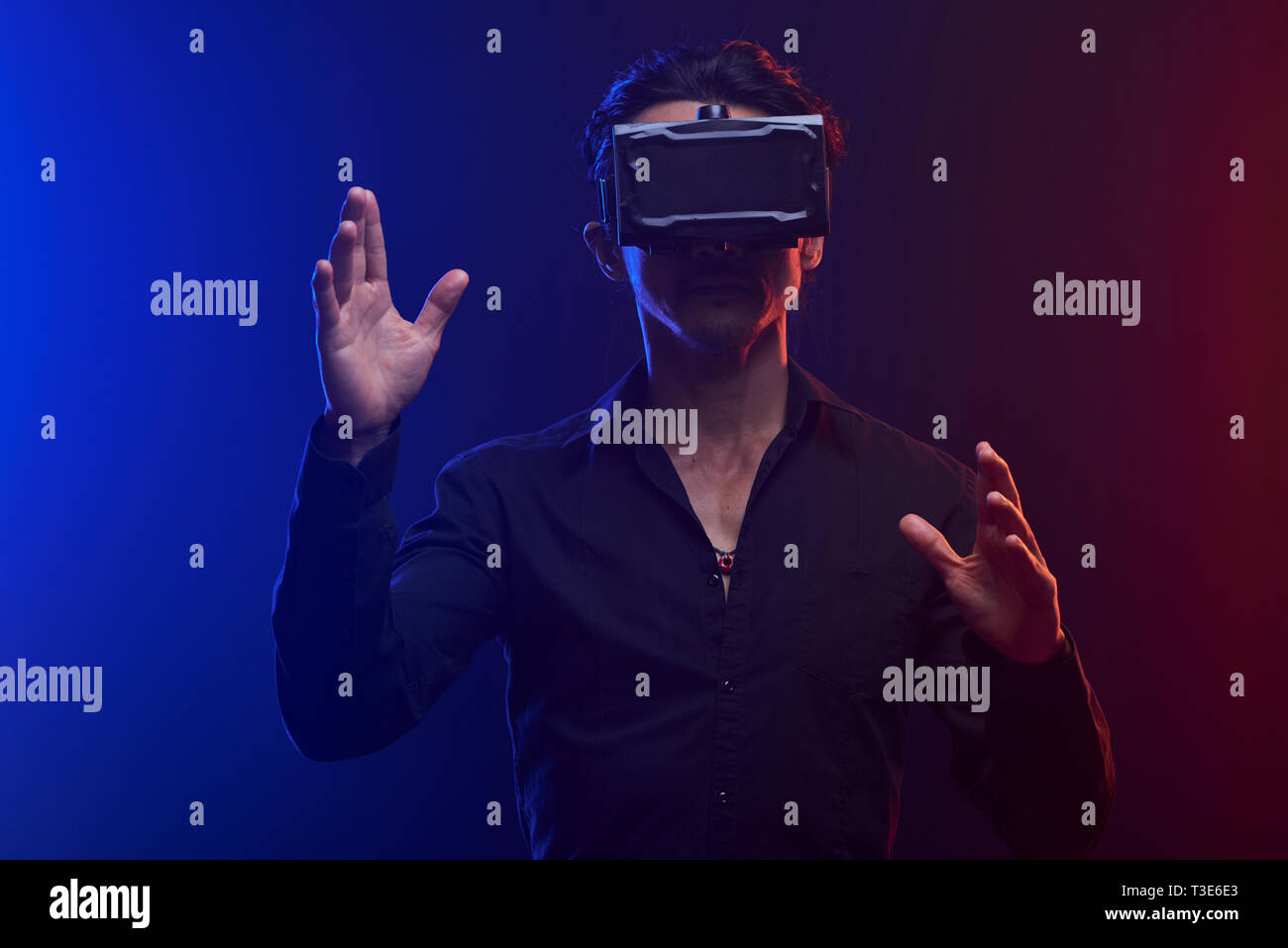 Virtual reality game hi-res stock photography and images - Alamy