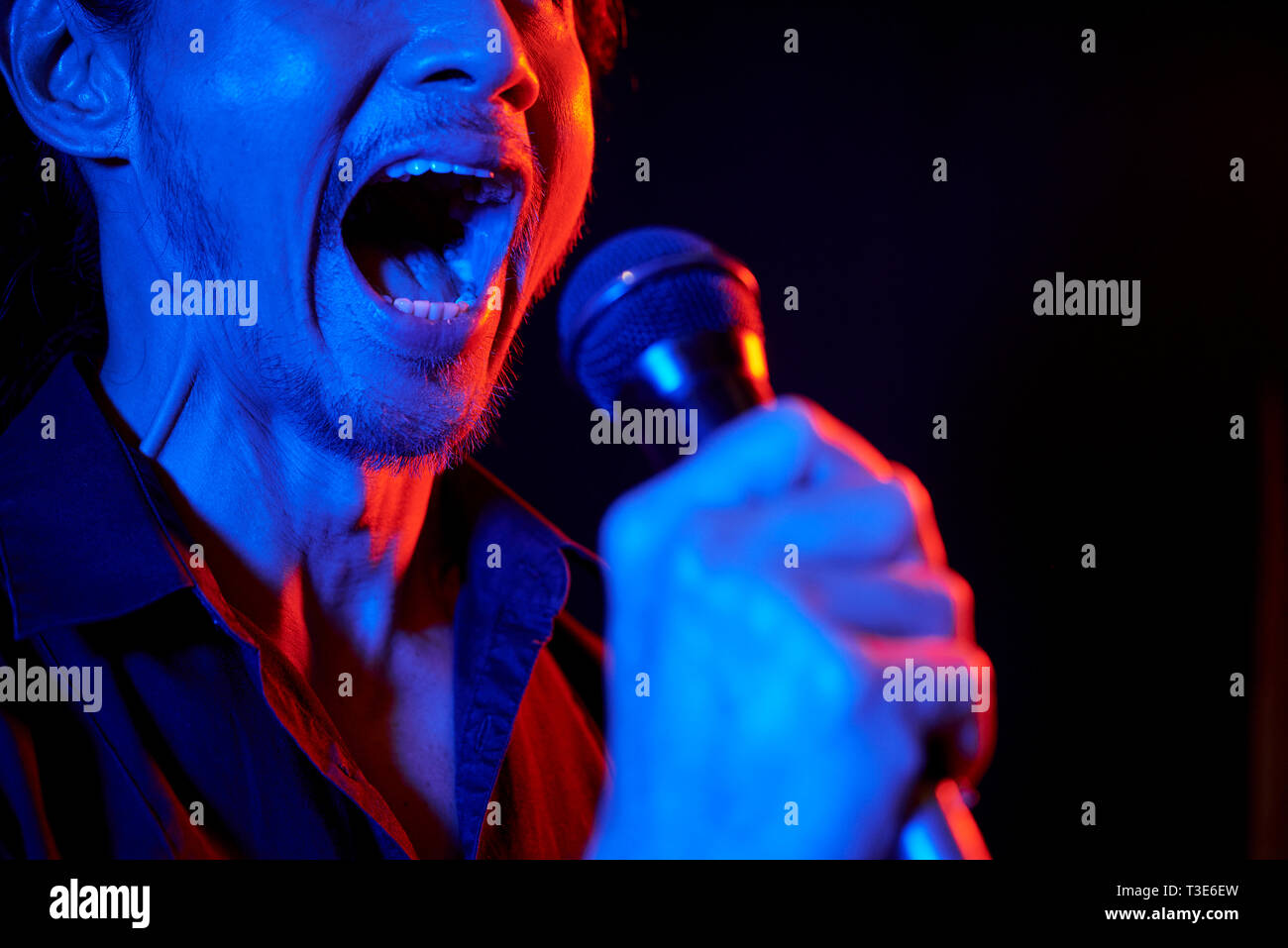 Man singing into microphone hi-res stock photography and images - Alamy