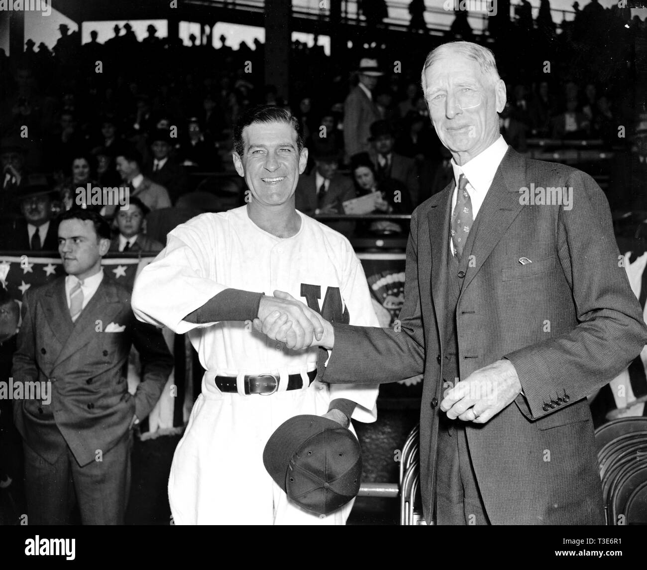 Bucky Harris and Connie Mack shake hands before their teams went into ...
