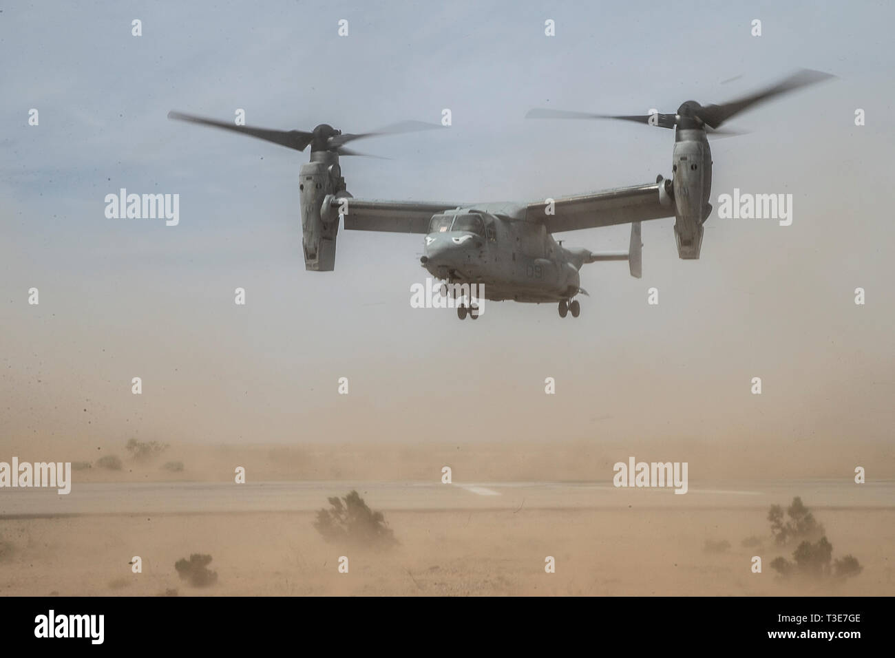 190326-M-EC058-0064 YUMA, ARIZONA (March 26, 2019) An MV-22 Osprey with ...