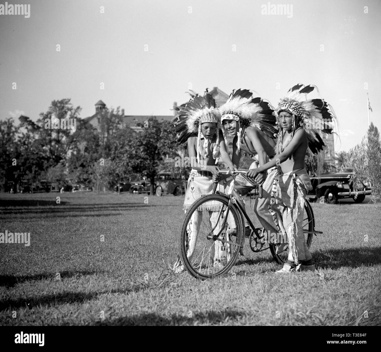 Early 1900s bicycle hi-res stock photography and images - Alamy