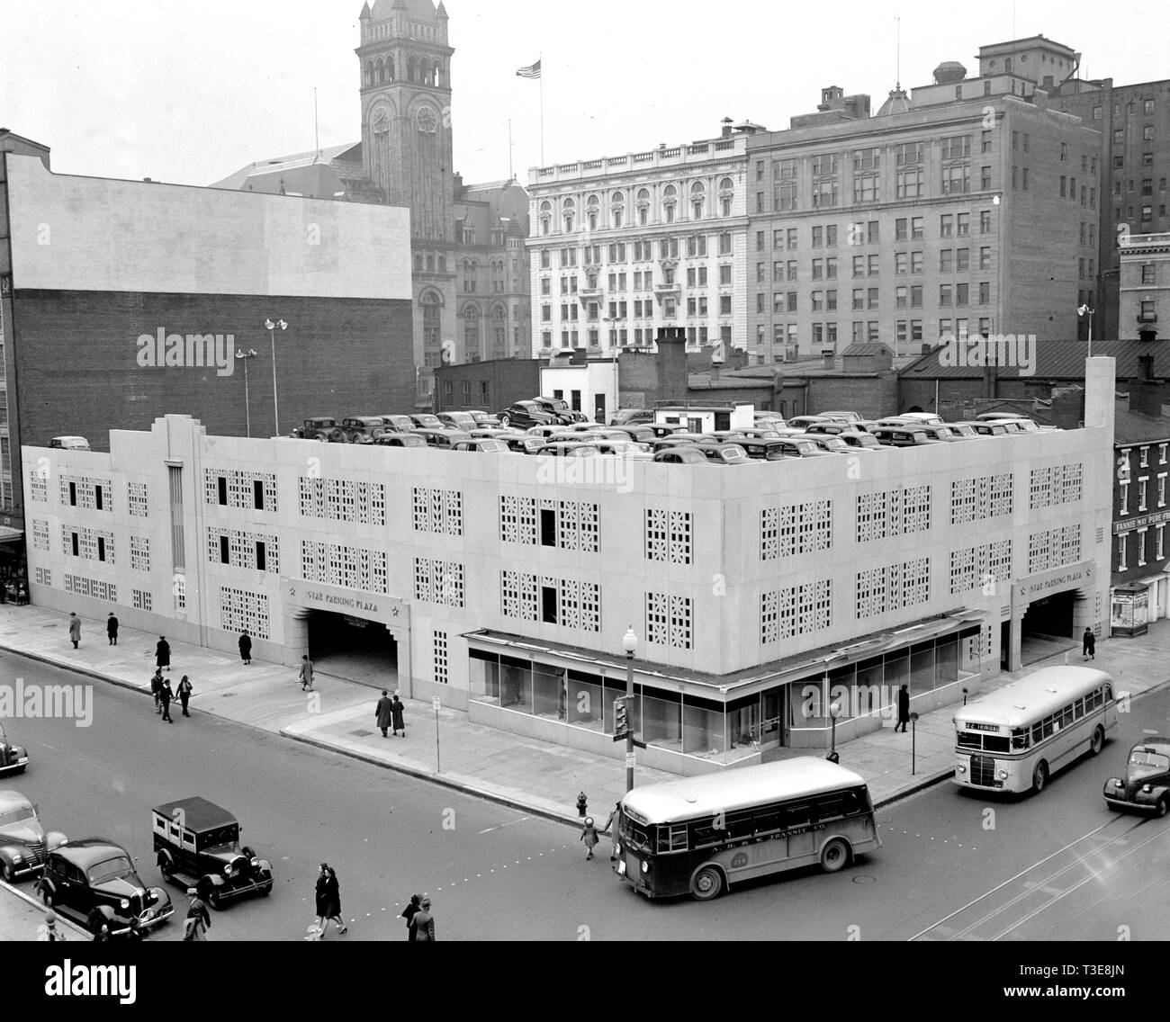 Washington d c street scene 1940 hi-res stock photography and images ...