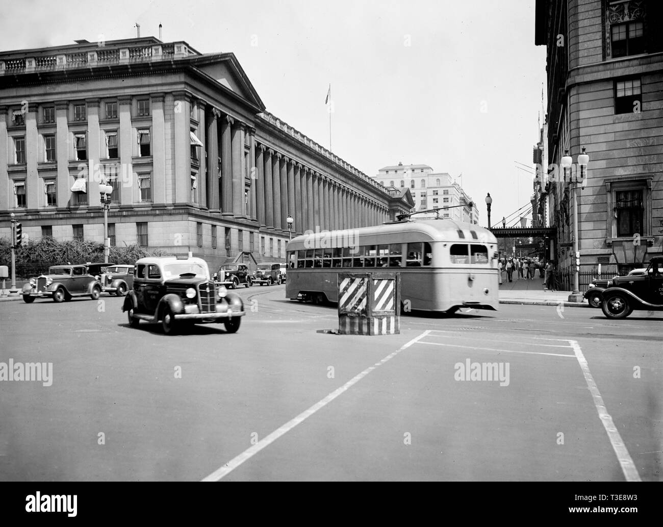 Cars and bus on Pennsylvania Avenue and 15th Street in Washington D.C ... Cars and bus on Pennsylvania Avenue and 15th Street in Washington D.C ...