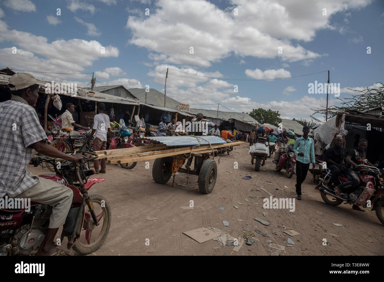Busy market in refugee camp hi-res stock photography and images - Alamy