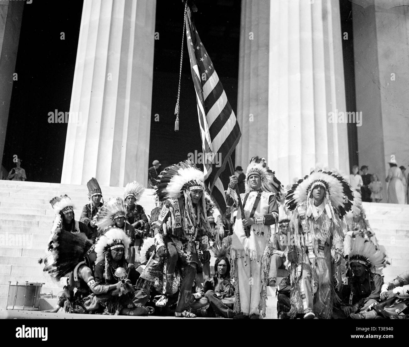 Early 20th century native american photo hi-res stock photography and ...