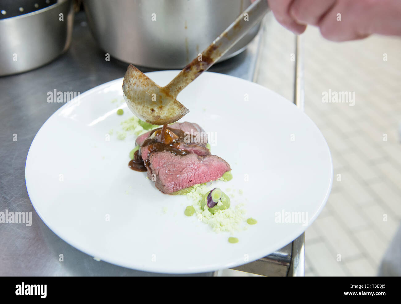Pouring gravy sauce hi-res stock photography and images - Alamy