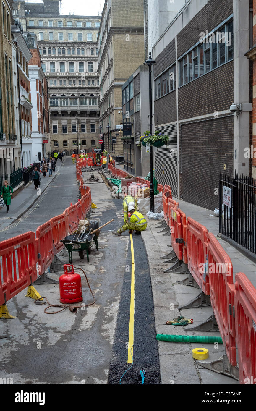 Fibre broadband roadworks hi-res stock photography and images - Alamy