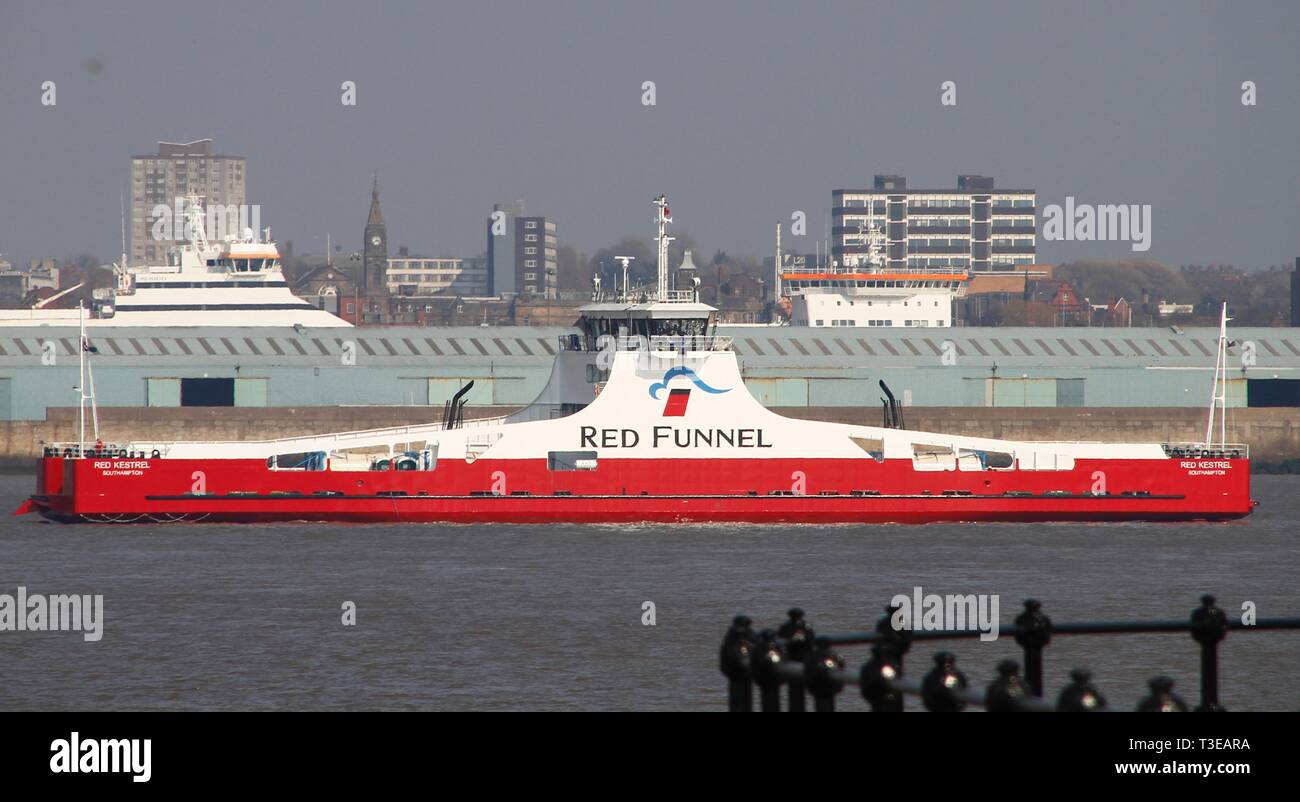 Mv red kestrel hi-res stock photography and images - Alamy