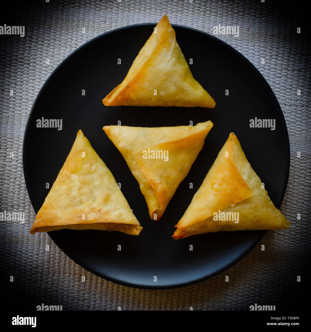 Samoosas, also sometimes referred to as a somosa, are an ever popular ...