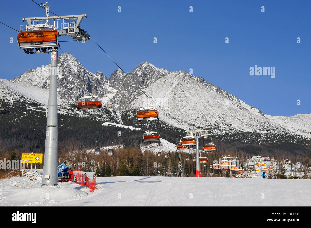 Ski lift in the Tatra Mountains, Slovakia. Sífelvinó a Tátrában ...
