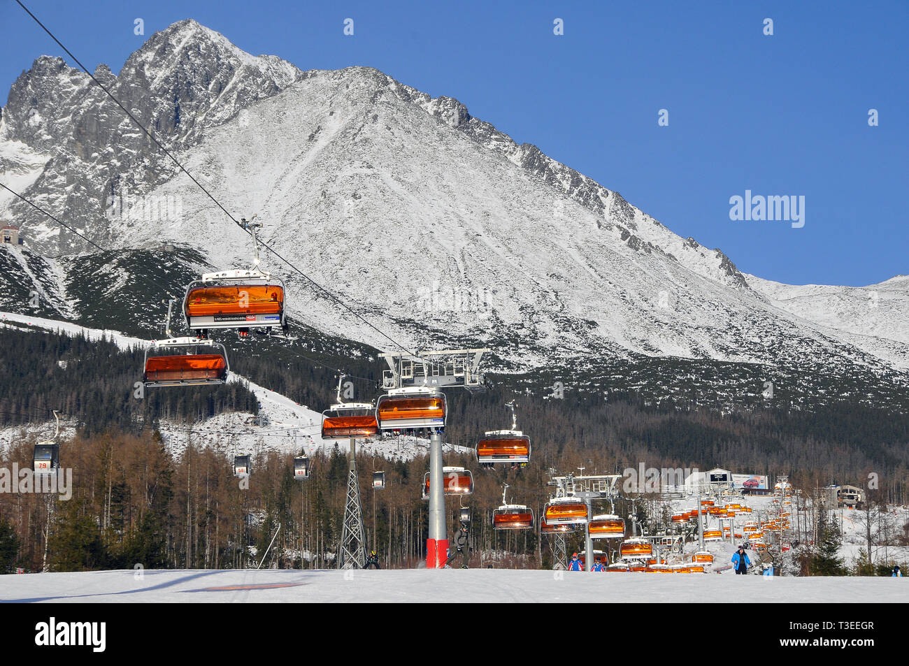 Ski lift in the Tatra Mountains, Slovakia. Sífelvinó a Tátrában ...