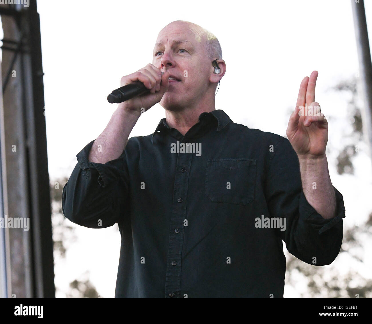 Singer greg graffin hi-res stock photography and images - Alamy