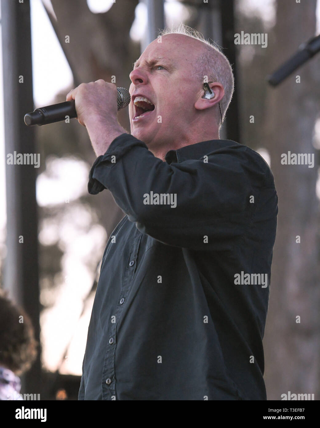 Singer greg graffin hi-res stock photography and images - Alamy