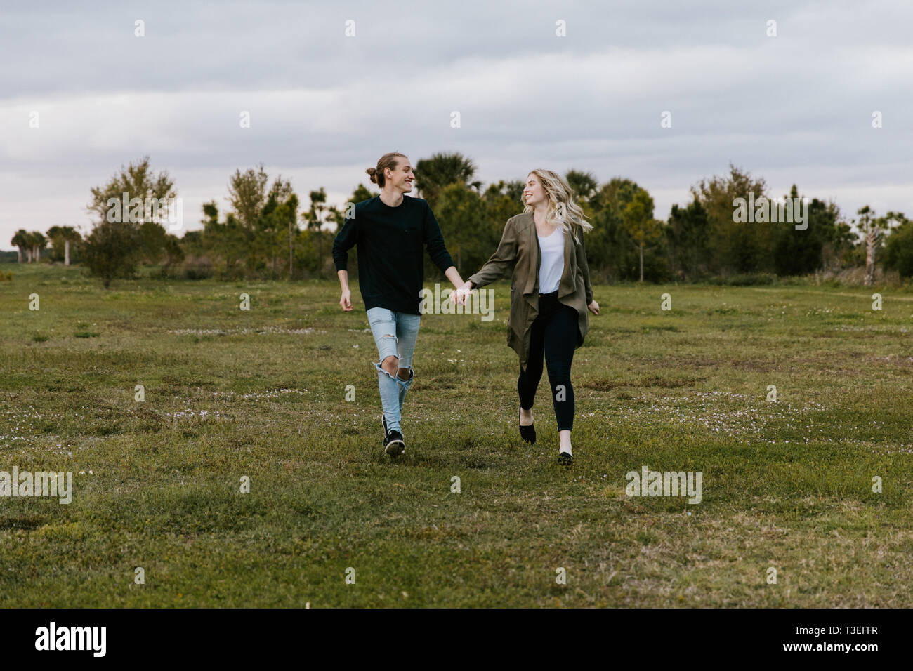 Teenagers holding hands love hi-res stock photography and images - Alamy