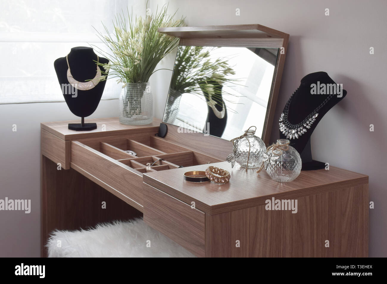 Lady dressing table hi-res stock photography and images - Alamy