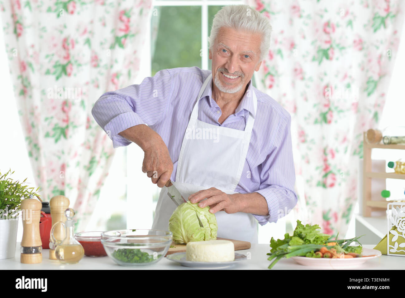 Chef preparing delicious meal in hi-res stock photography and images ...