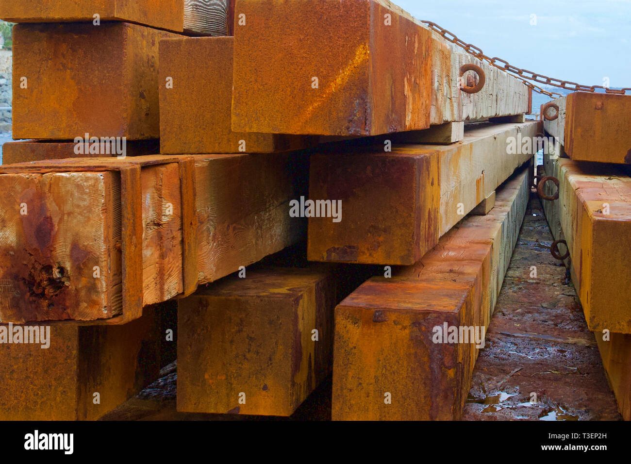 Rusty steel & timber Stock Photo - Alamy