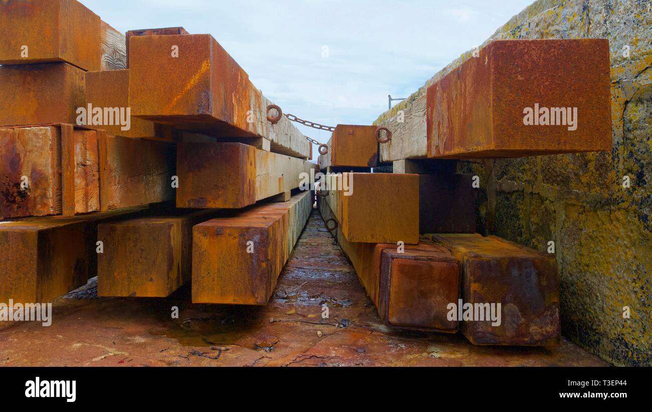 Rusty steel & timber Stock Photo - Alamy