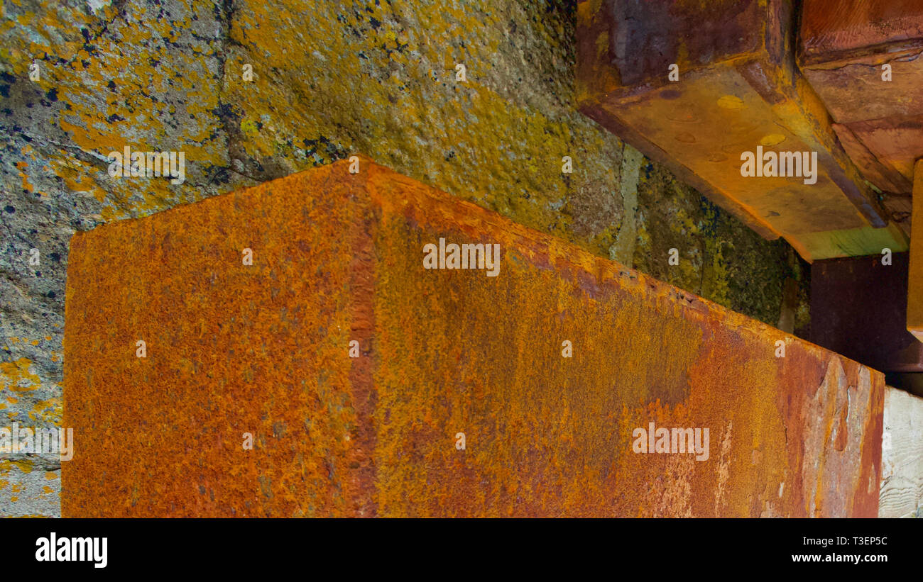 Rusty steel & timber Stock Photo - Alamy