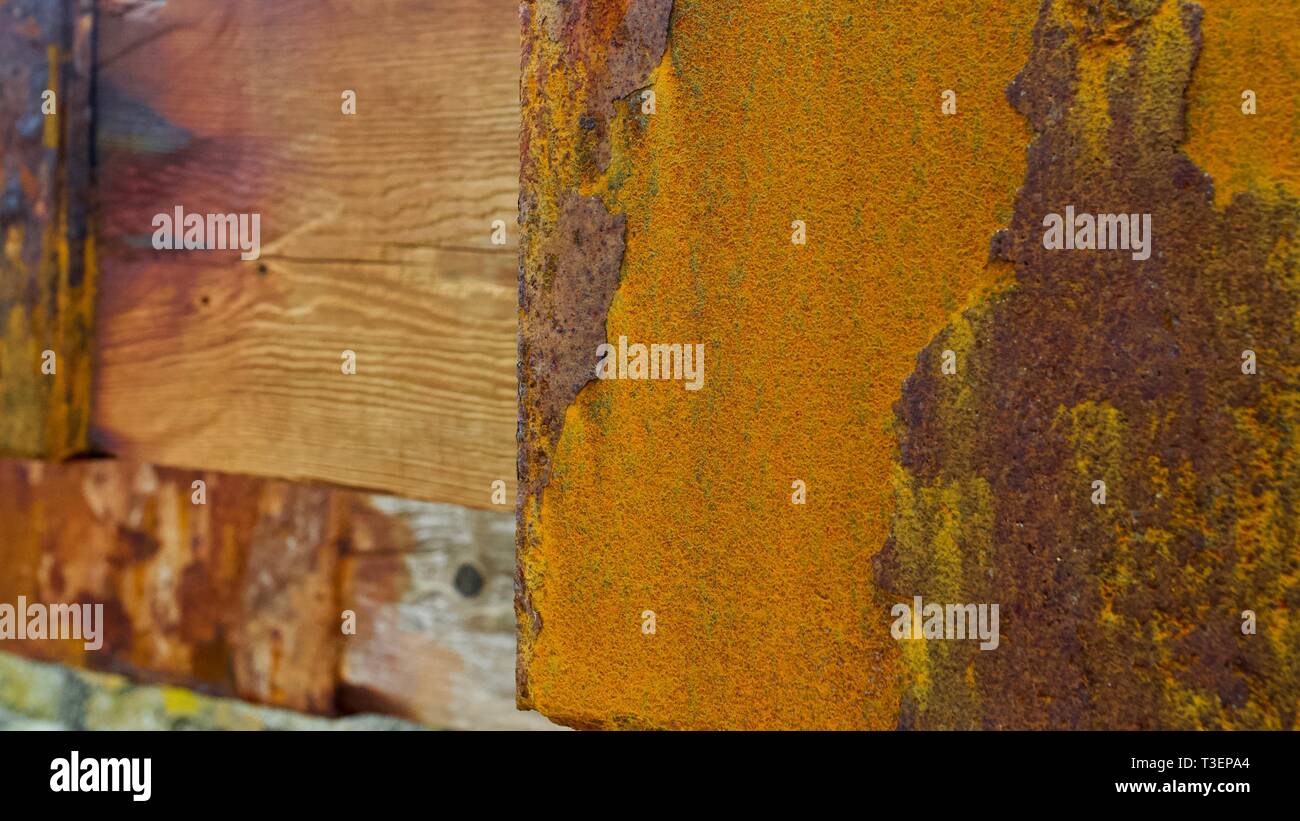 Rusty steel & timber Stock Photo - Alamy
