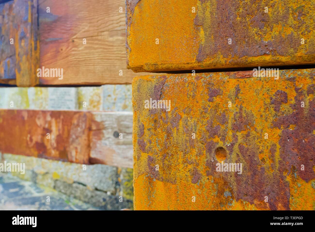 Rusty steel & timber Stock Photo - Alamy