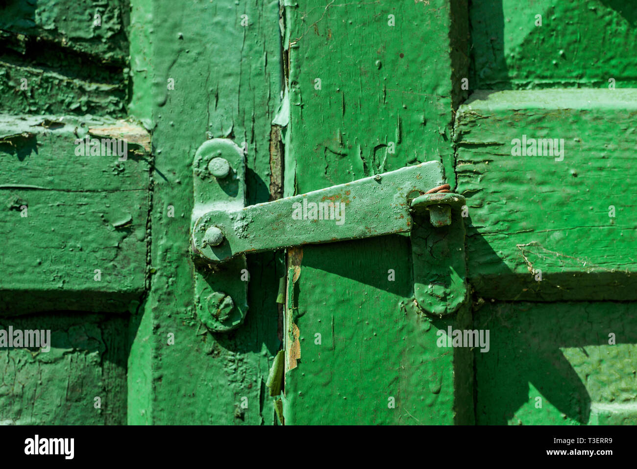 Green wooden wood lock latch hi-res stock photography and images - Alamy
