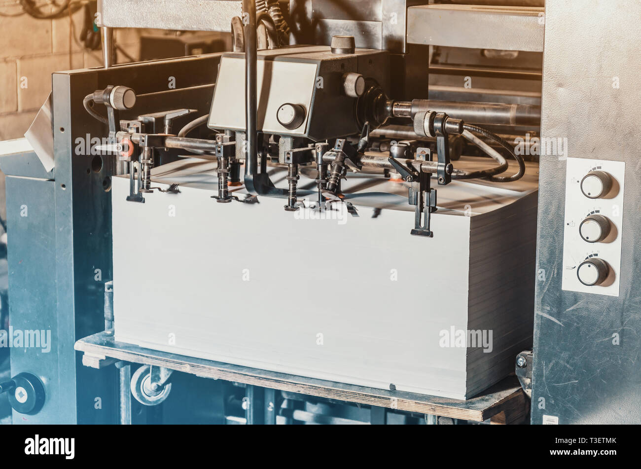 Feeding paper sheets hi-res stock photography and images - Alamy