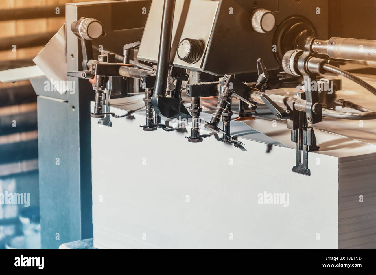 Feeding paper sheets hi-res stock photography and images - Alamy