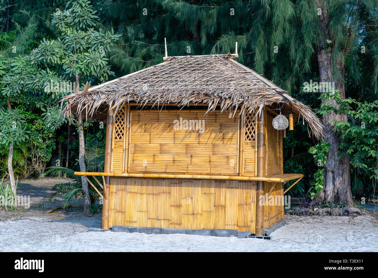 Traditional thai style bungalow resort hi-res stock photography and ...