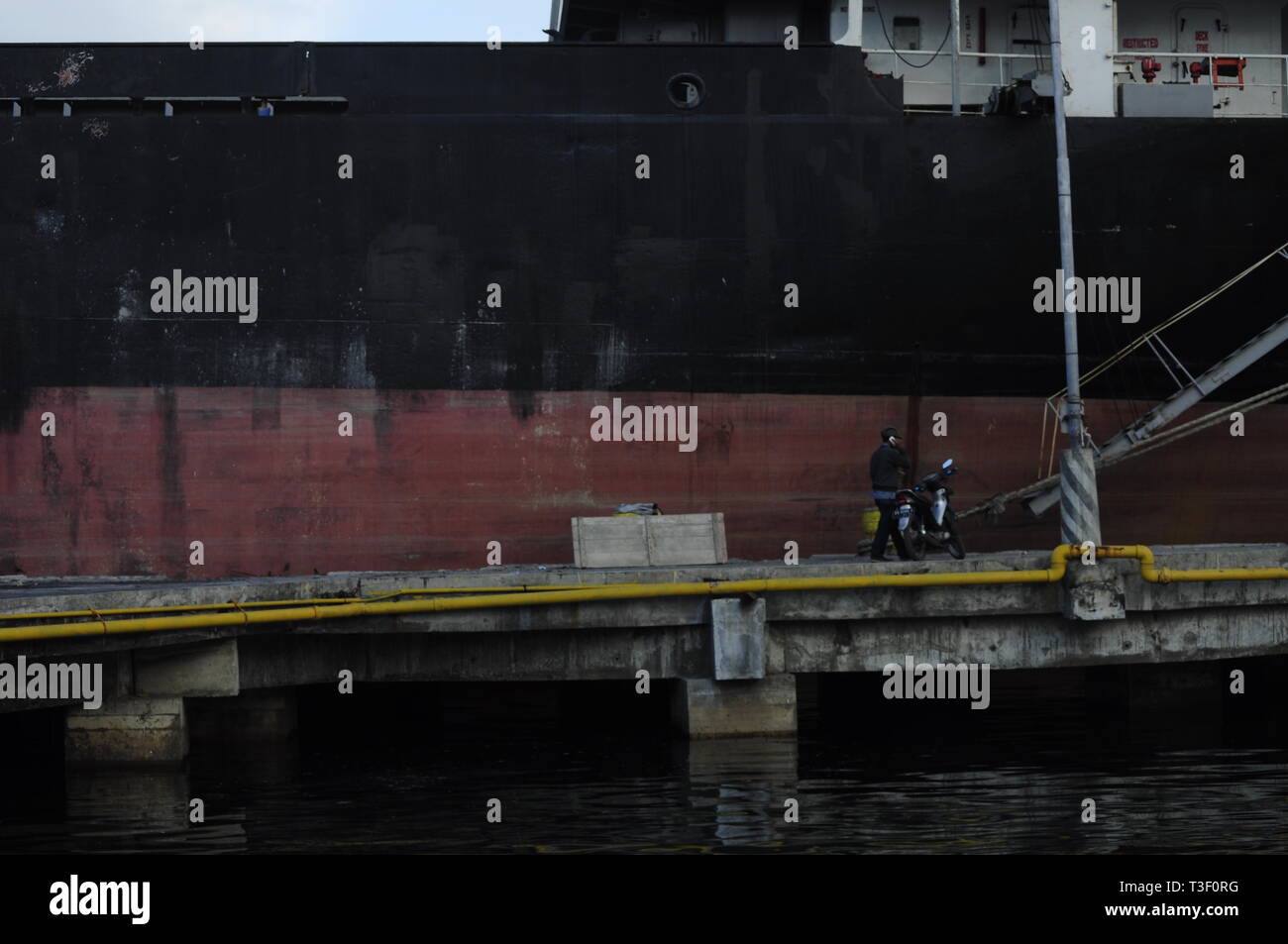 A bridge to the ship road away Stock Photo - Alamy
