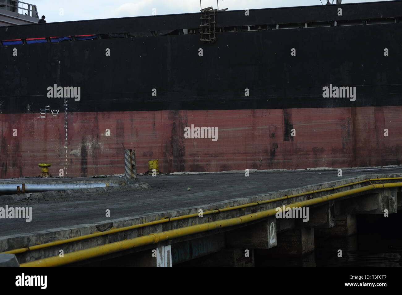 A bridge to the ship road away Stock Photo - Alamy